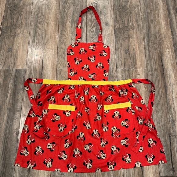 Other | Nwt Minnie Mouse Apron | Poshmark